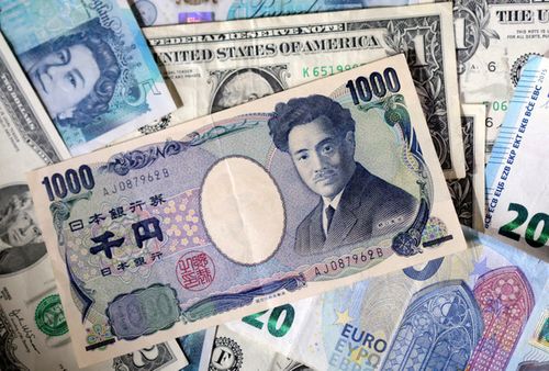 Dollar Steadies as Iran Peace Deal Hopes Fade on Strikes | IUX24
