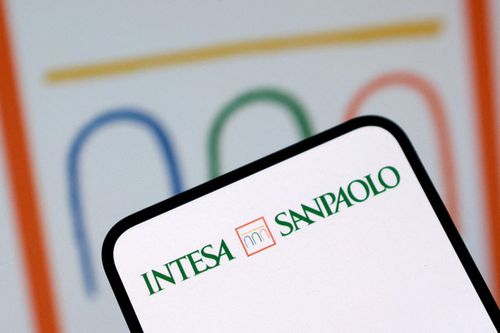 Intesa Sanpaolo Bids for Spanish Private Bank Singular | IUX24
