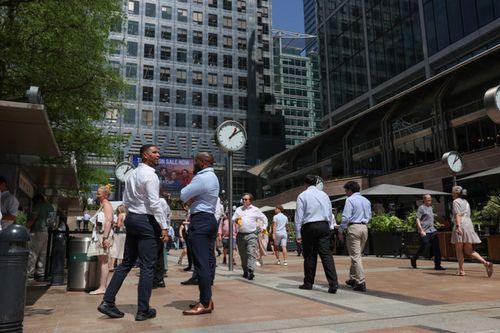 伊朗战争冲击信心导致英国企业暂停常设岗位招聘 | IUX24